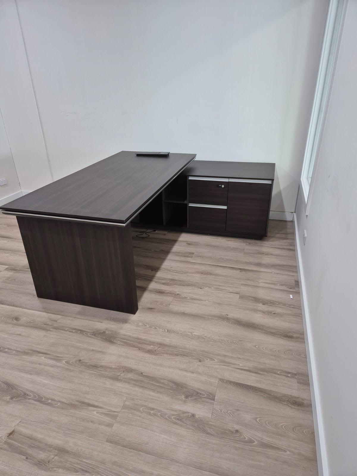 MARVERIK Classic Premium Quality Executive Desk 2.0M with Left and Rig ...